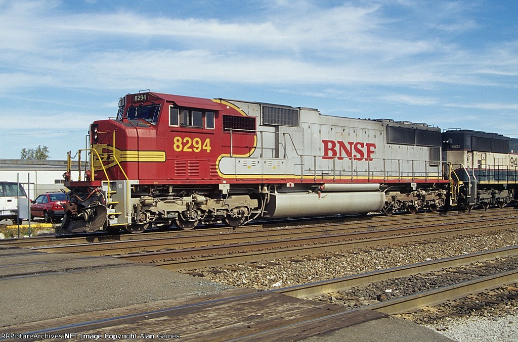 BNSF SD75I 8294